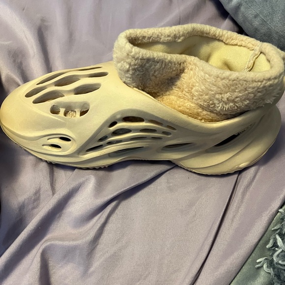 Shoes | Foam Runners With Fur Inside That Can Be Taken Out | Poshmark